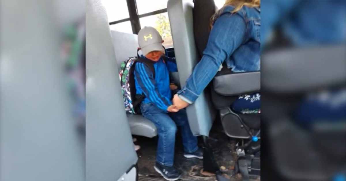 Bus driver’s sweet moment with crying child catches police attention